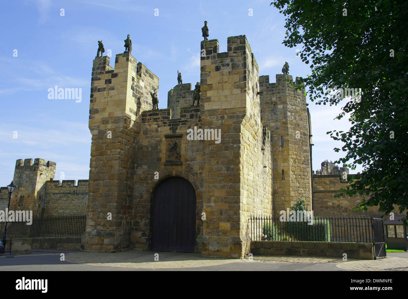 Alnwick castle harry hi-res stock photography and images - Alamy