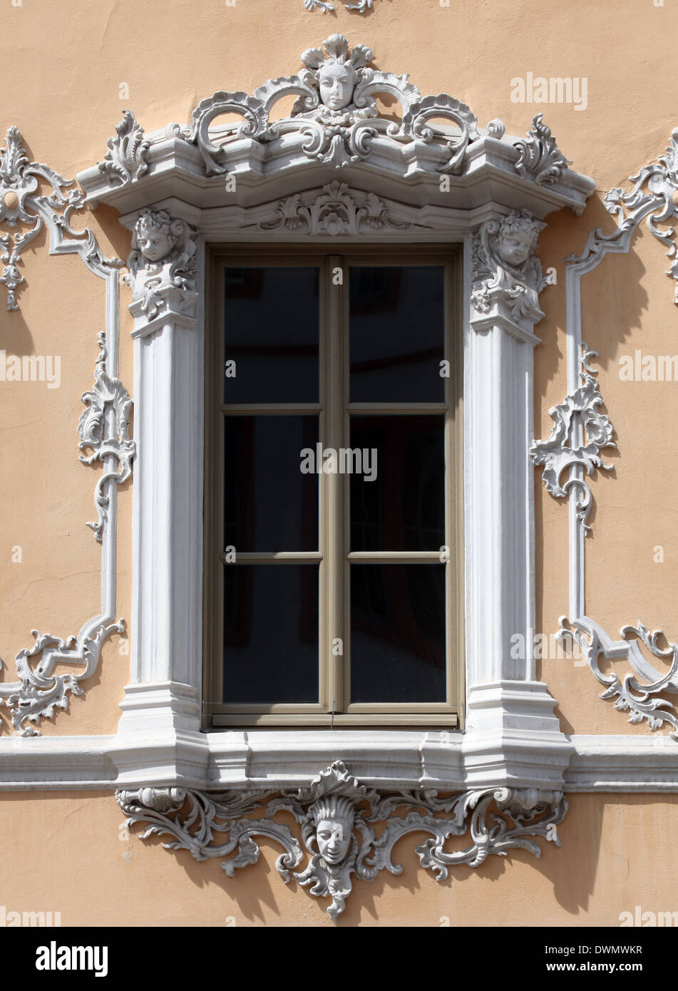 House haus zum falken hi-res stock photography and images - Alamy