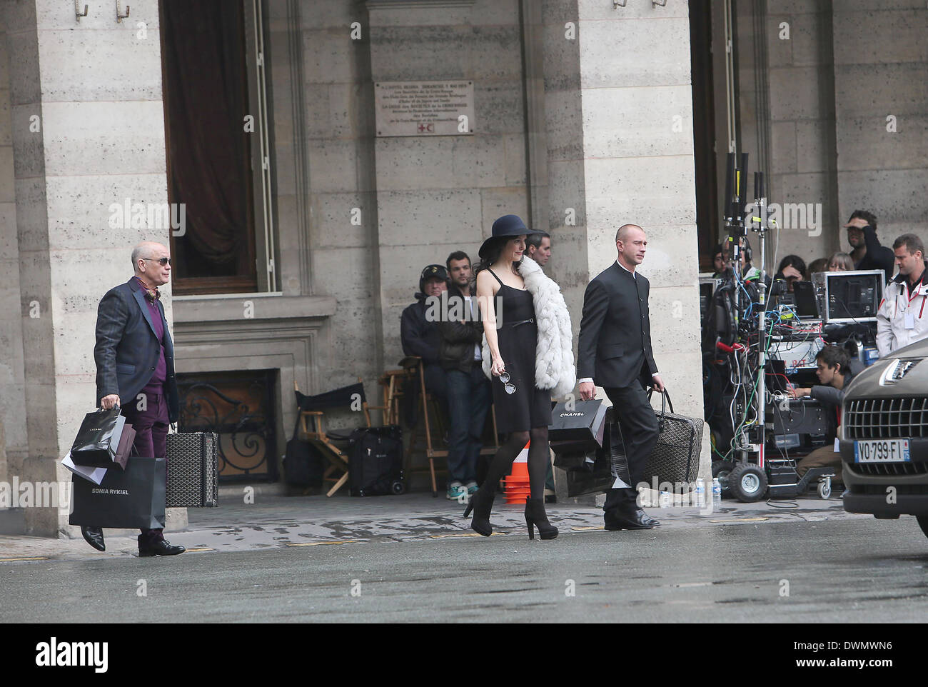 Mary-Louise Parker and John Malkovich on location for new movie "RED 2 ...