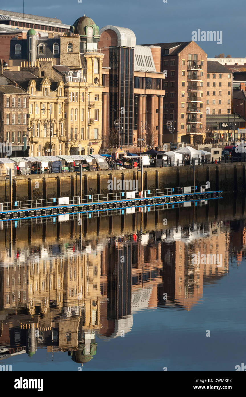 Sunday quayside market hi-res stock photography and images - Alamy