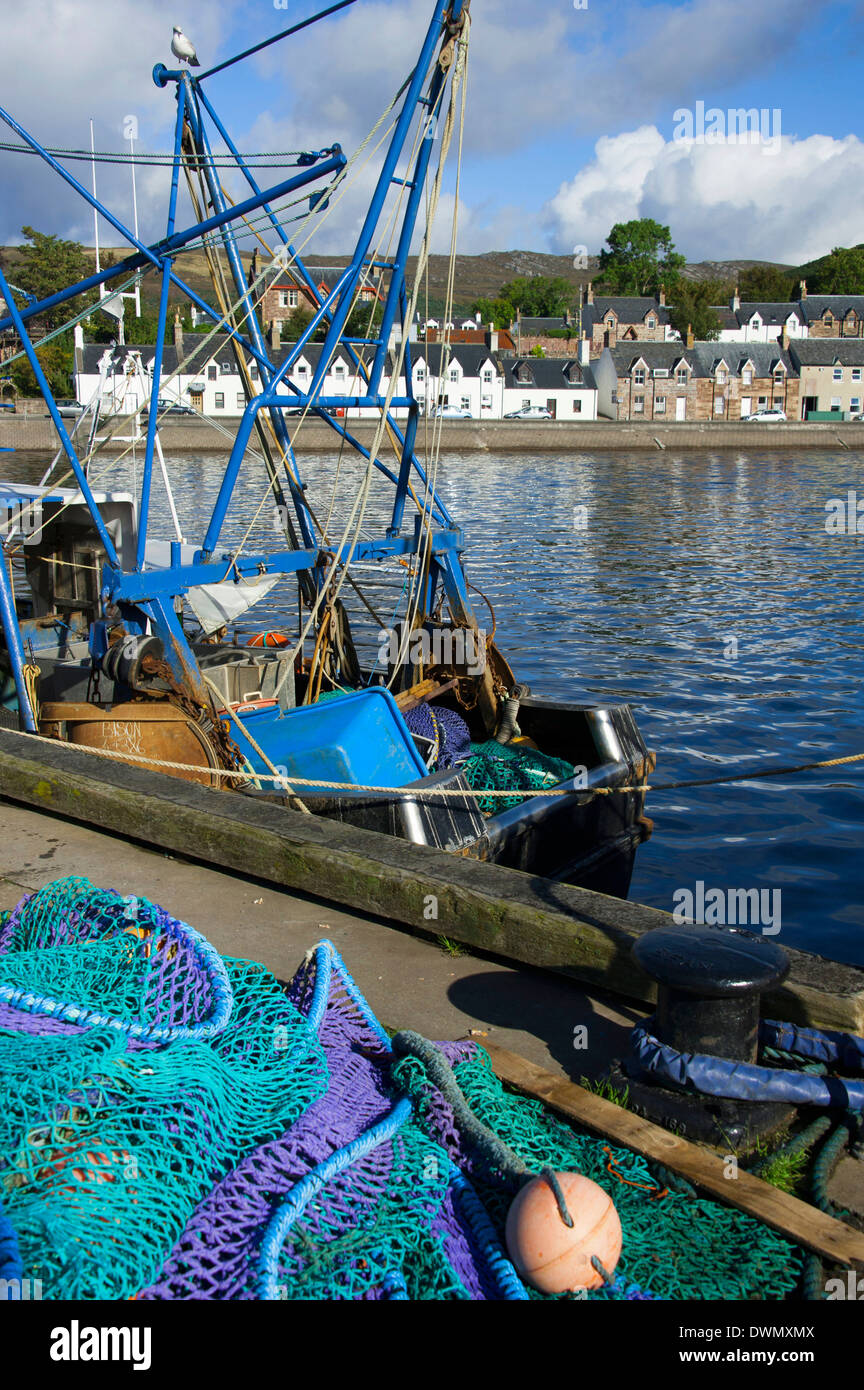 Fishing boat in ullapool harbour hi-res stock photography and images ...