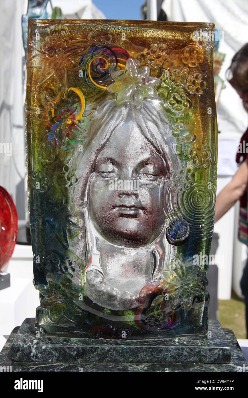 Abstract face sculpture hi-res stock photography and images - Alamy