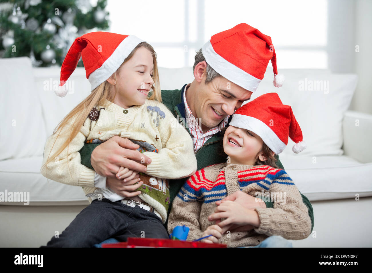 Father and daughter hug arms hi-res stock photography and images - Alamy
