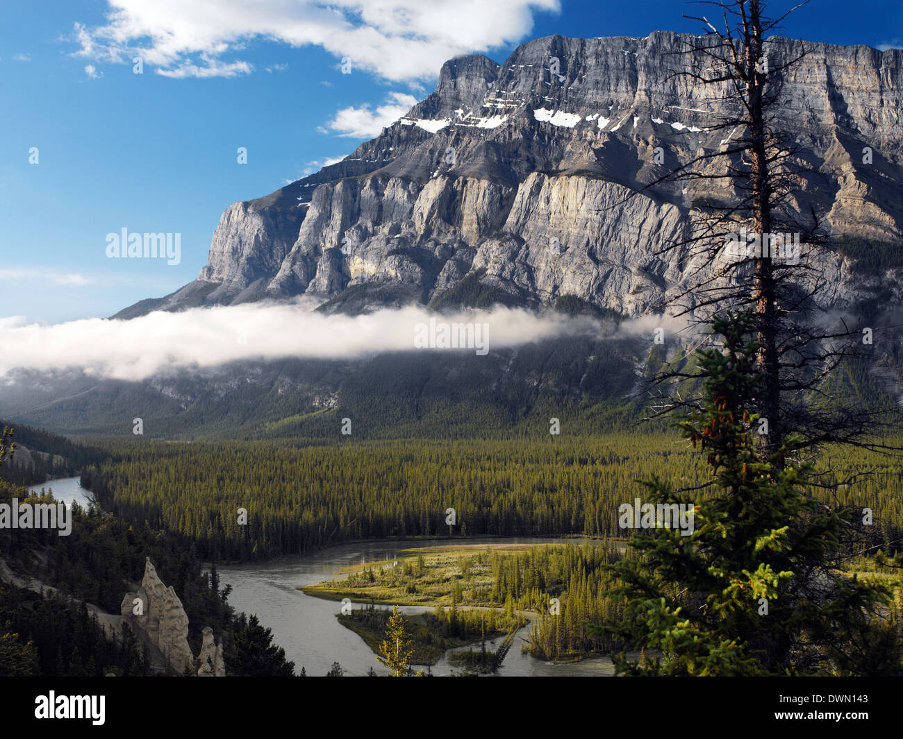 Early morning view of the Rocky Mountains in Banff National Park in ...
