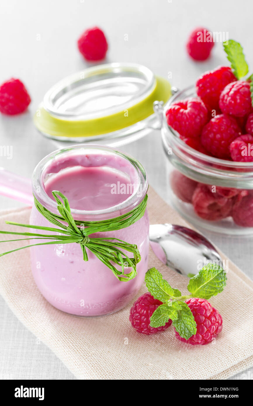 Raspberry yogurt hi-res stock photography and images - Alamy