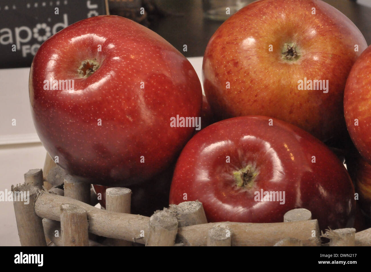 Shiny apples hi-res stock photography and images - Alamy