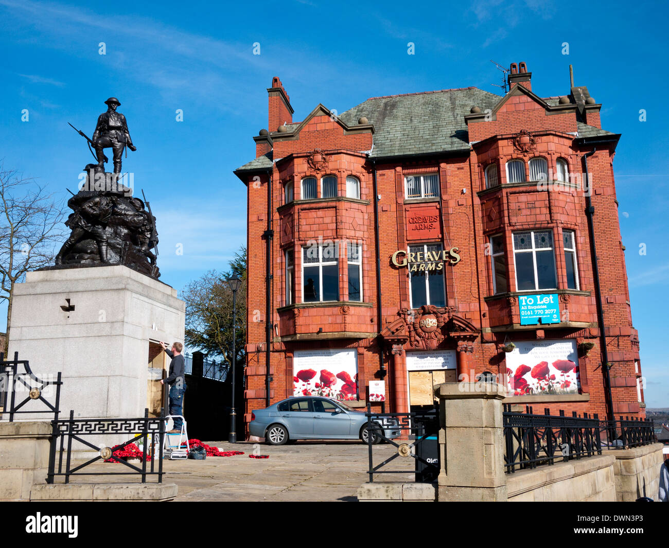The Oldham War Memorial Stock Photos & The Oldham War Memorial Stock ...