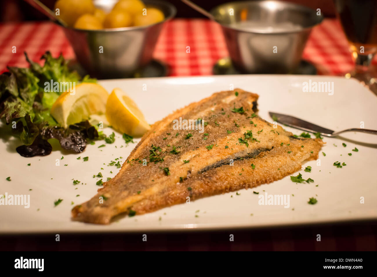 Fried fish hi-res stock photography and images - Alamy