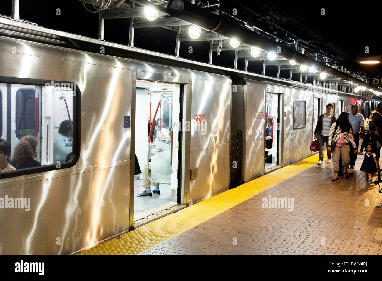 Toronto ttc subway train hi-res stock photography and images - Alamy Toronto ttc subway train hi-res stock photography and images - Alamy