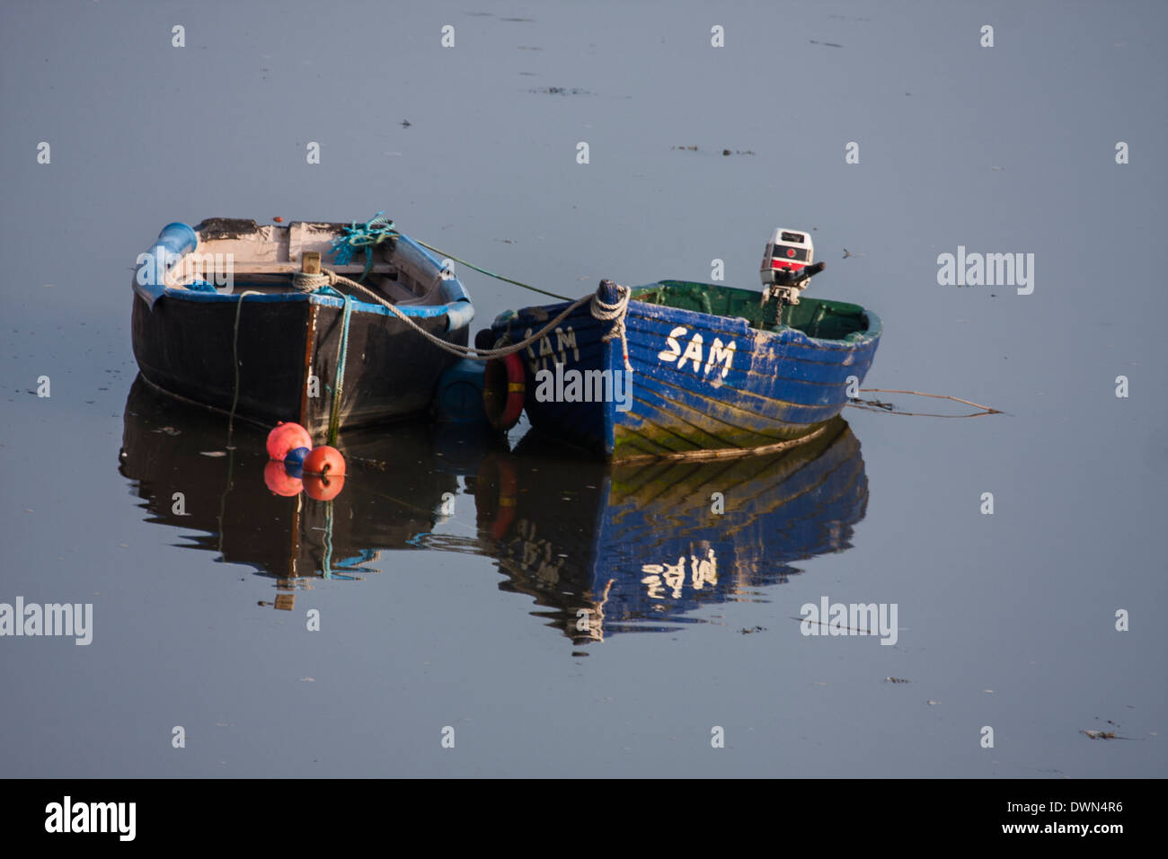 Boats with low tide hi-res stock photography and images - Alamy
