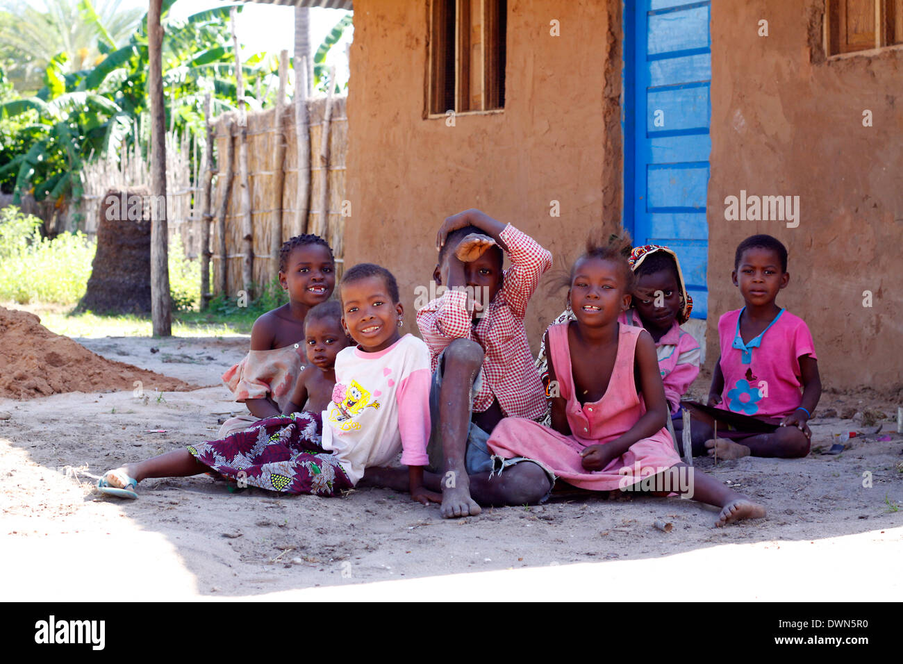 Dark skin children hi-res stock photography and images - Alamy