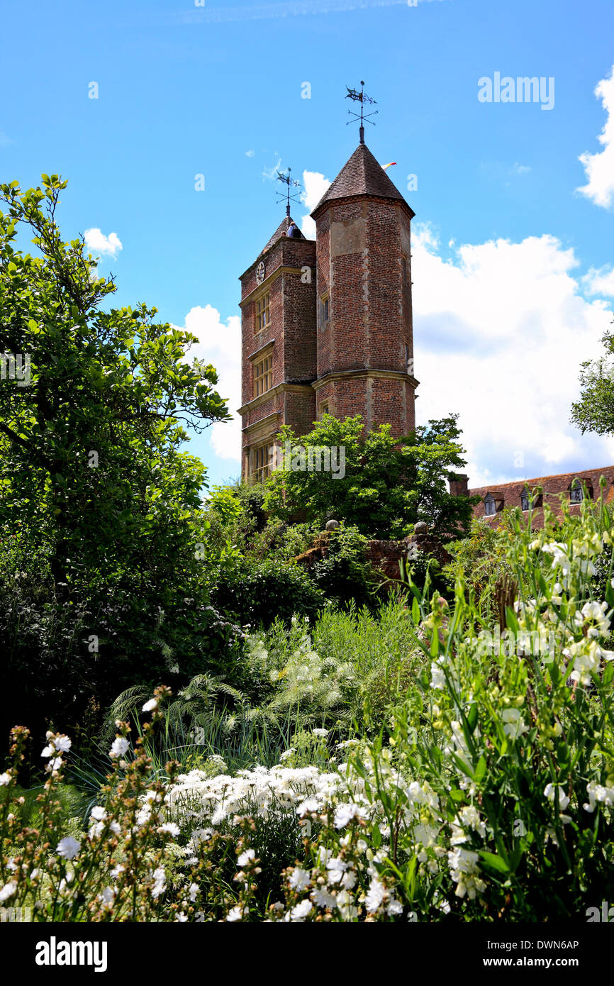 Sissinghurst castle garden hi-res stock photography and images - Alamy