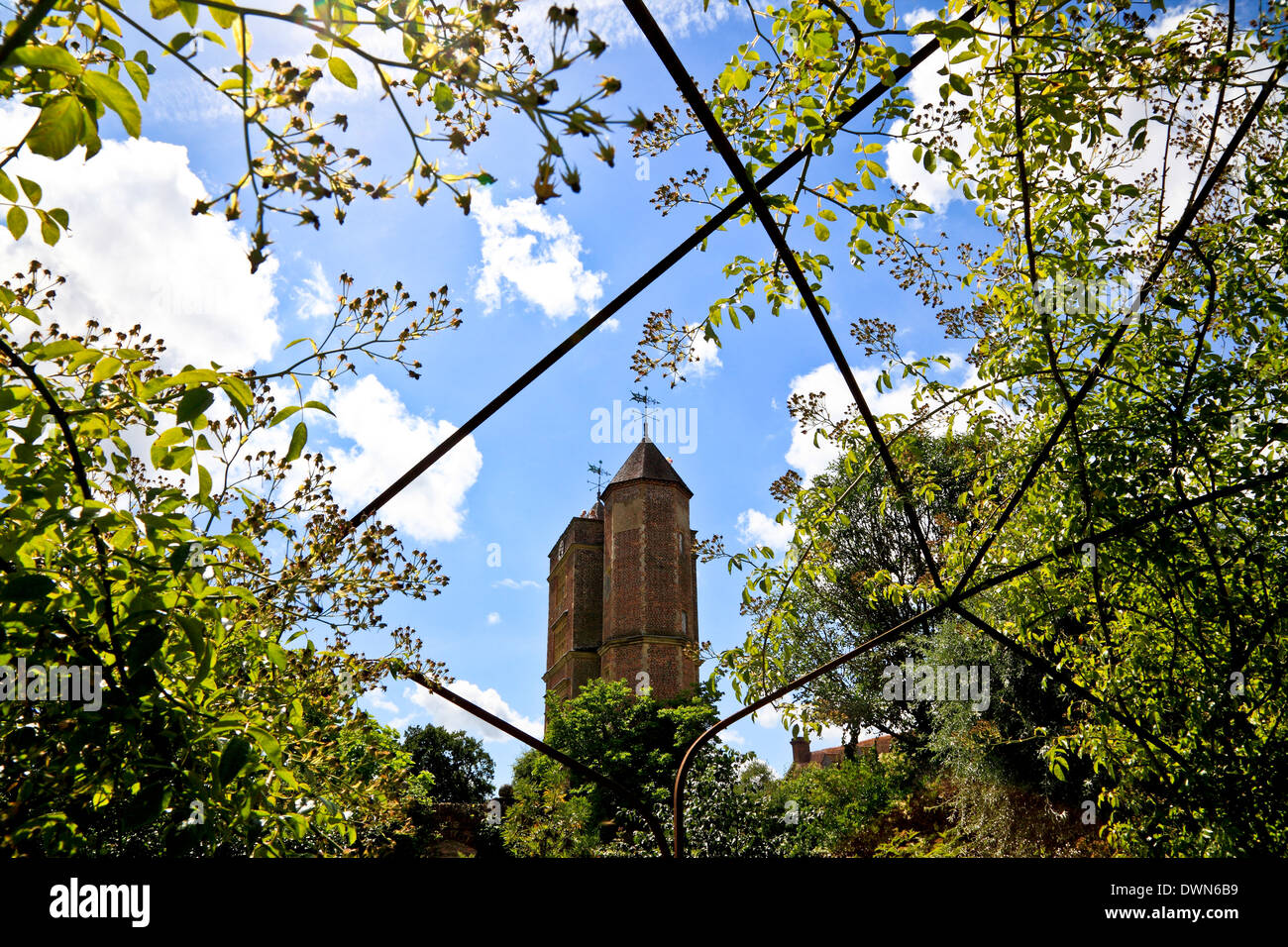 Sissinghurst castle kent white garden hi-res stock photography and ...