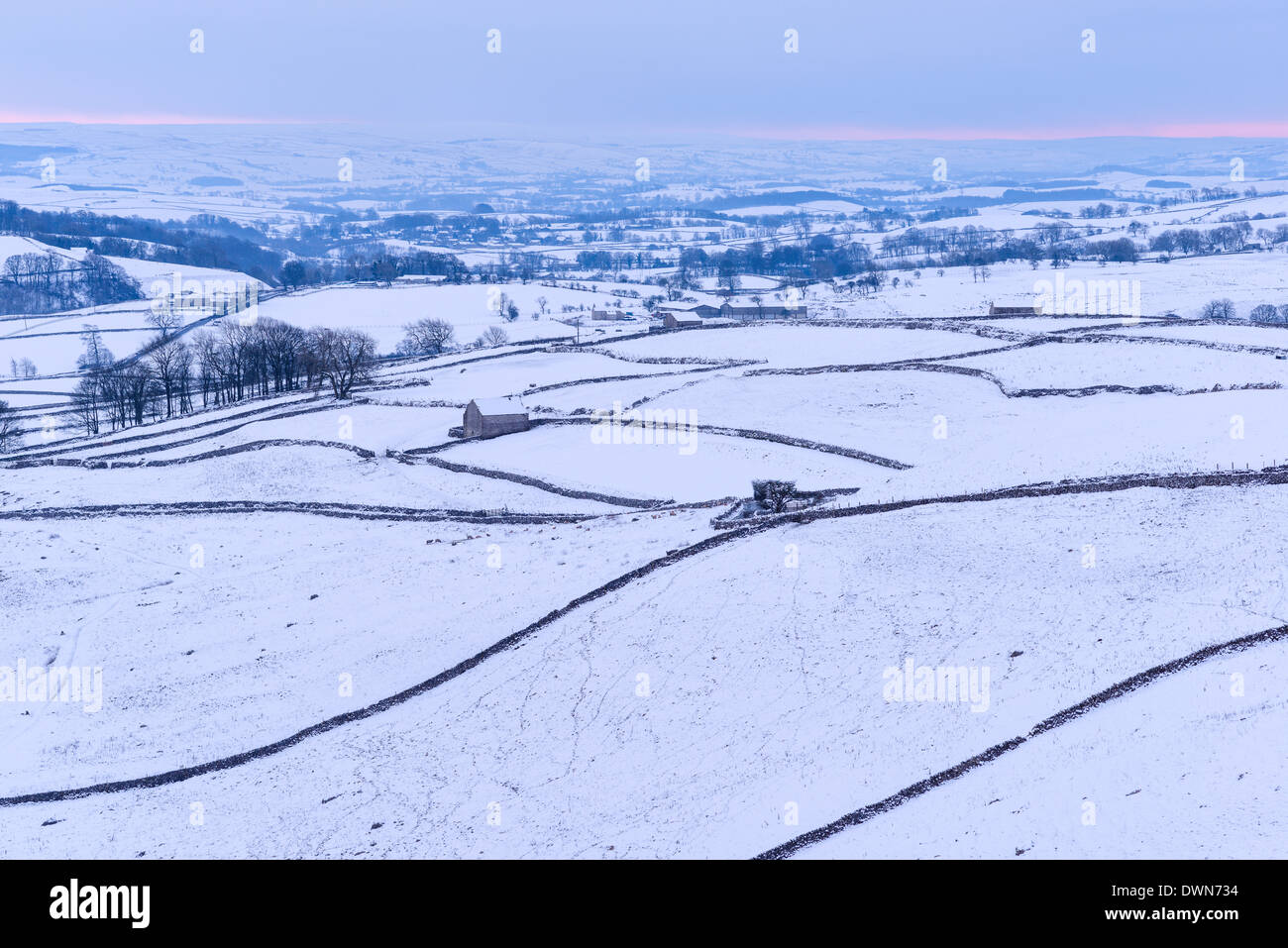 Yorkshire dales in snow hi-res stock photography and images - Alamy