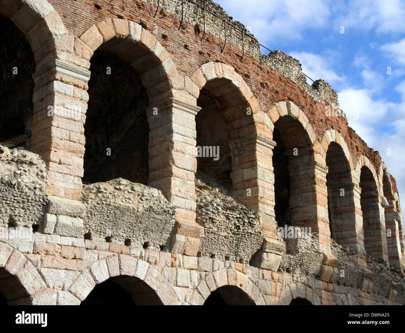 Ancient roman landmark hi-res stock photography and images - Alamy