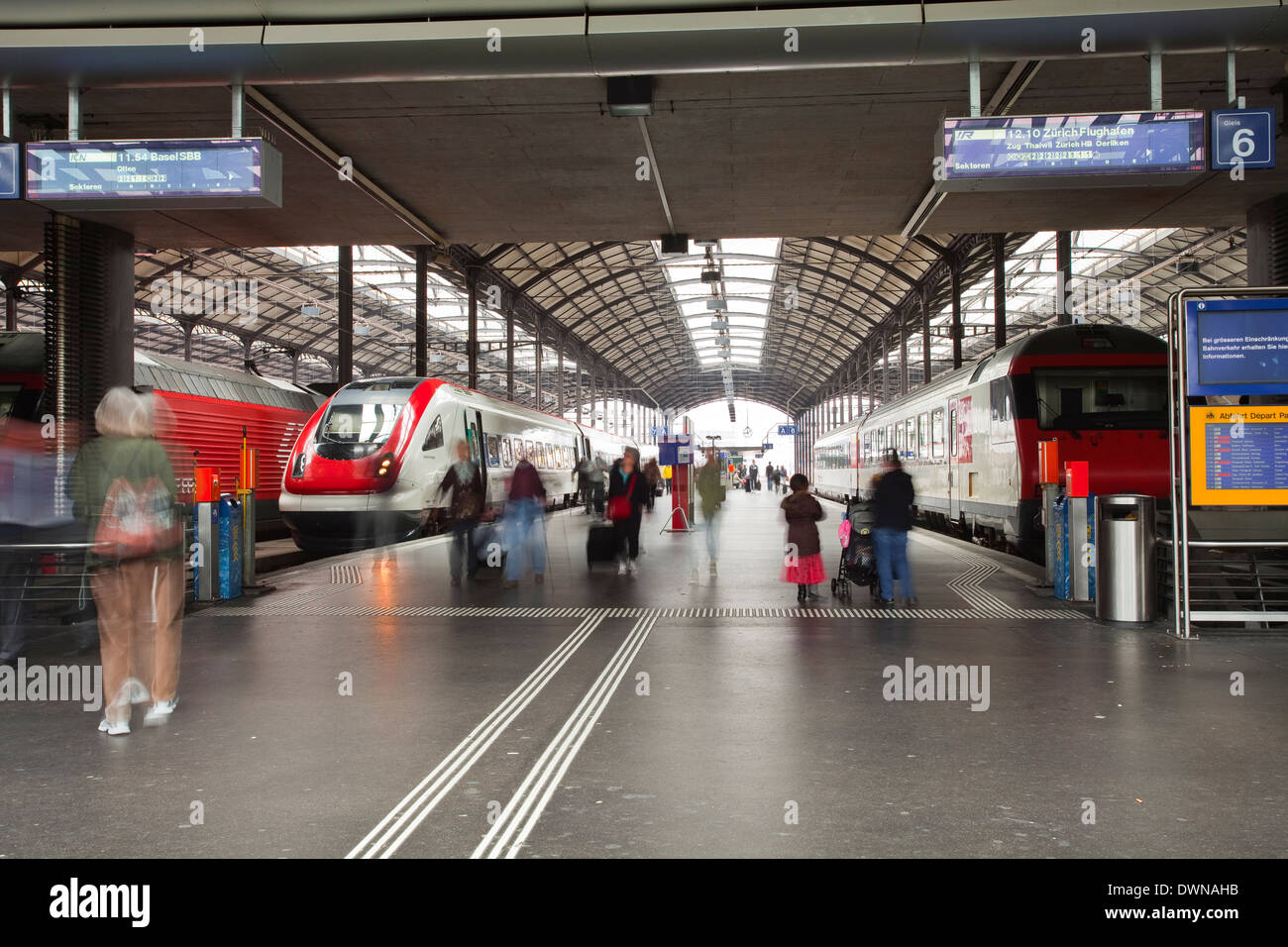 Passengers rushing through Lucerne railway station, Lucerne ... Passengers rushing through Lucerne railway station, Lucerne ...