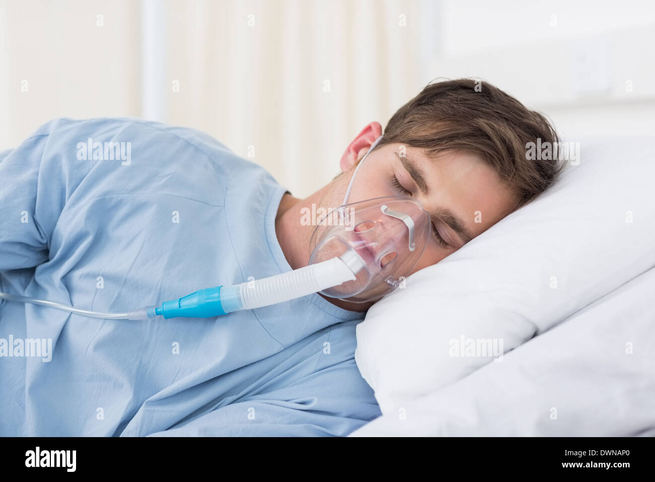 Male patient wearing oxygen mask Stock Photo - Alamy