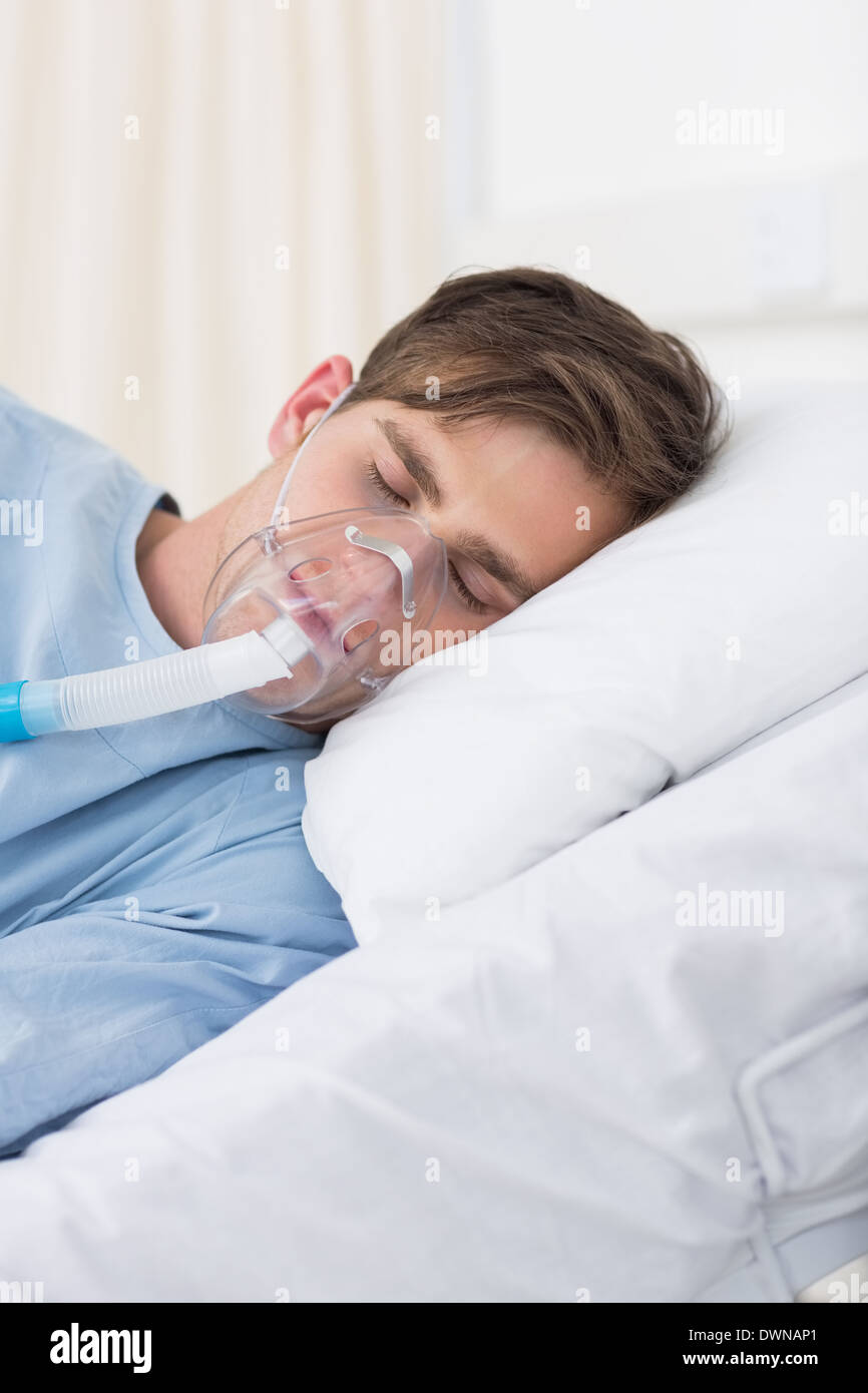 Patient wearing oxygen mask in hospital Stock Photo - Alamy