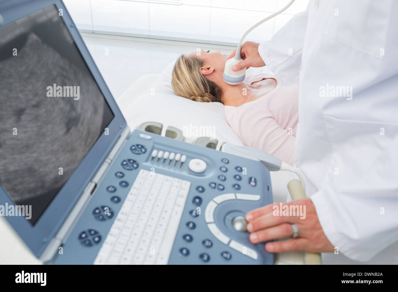 Doctor performing ultrasound scan on neck of patient Stock Photo - Alamy