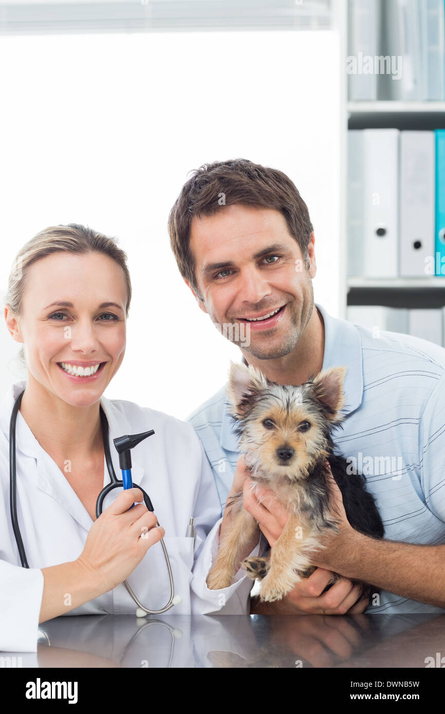 Vet and pet owner with puppy Stock Photo - Alamy