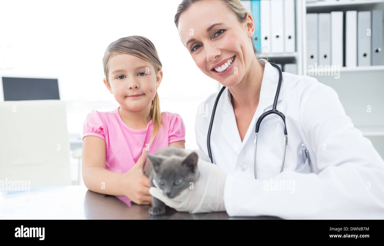 Vet and girl with kitten in clinic Stock Photo - Alamy