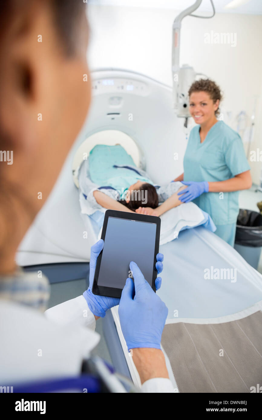 Healthcare technology medical scan hi-res stock photography and images ...
