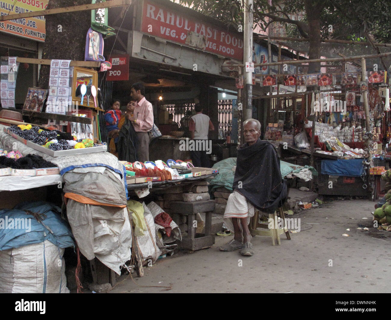Roadside vendor india hi-res stock photography and images - Alamy
