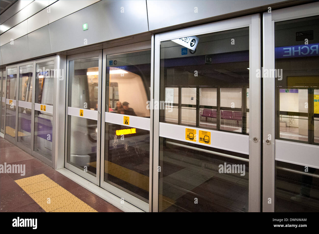 M5 subway hi-res stock photography and images - Alamy