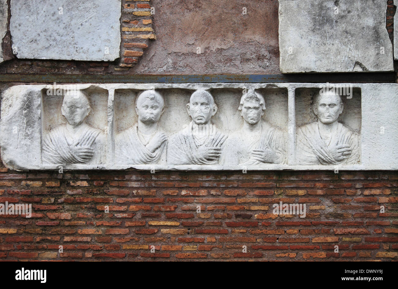 Statues roman soldiers in hi-res stock photography and images - Alamy