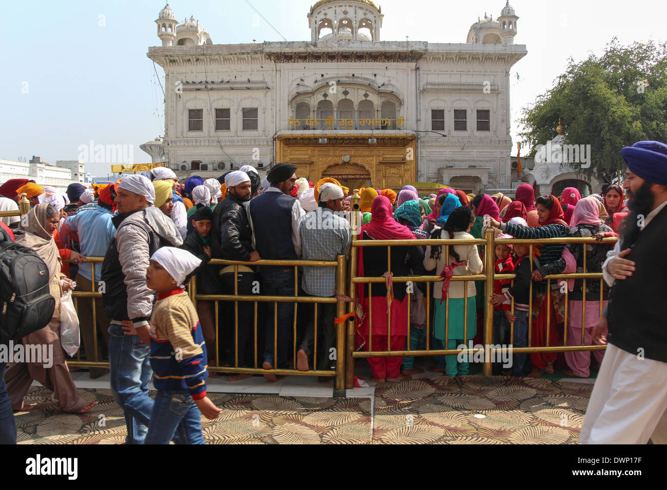 India people queue hi-res stock photography and images - Alamy