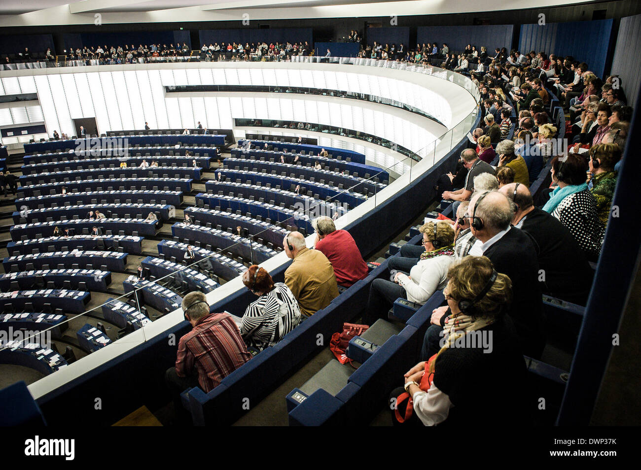 European parliament strasbourg chamber hi-res stock photography and ...