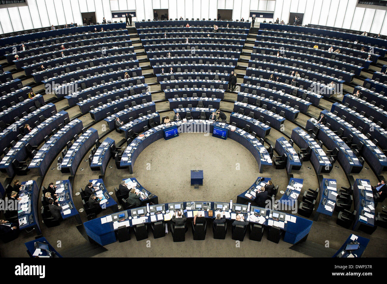 European parliament strasbourg chamber hi-res stock photography and ...