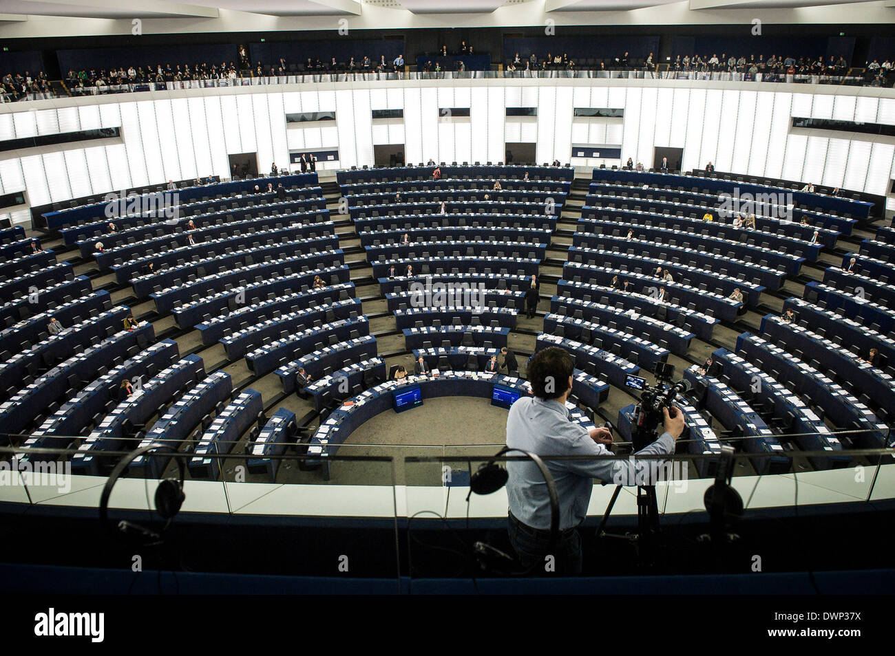 European parliament strasbourg chamber hi-res stock photography and ...