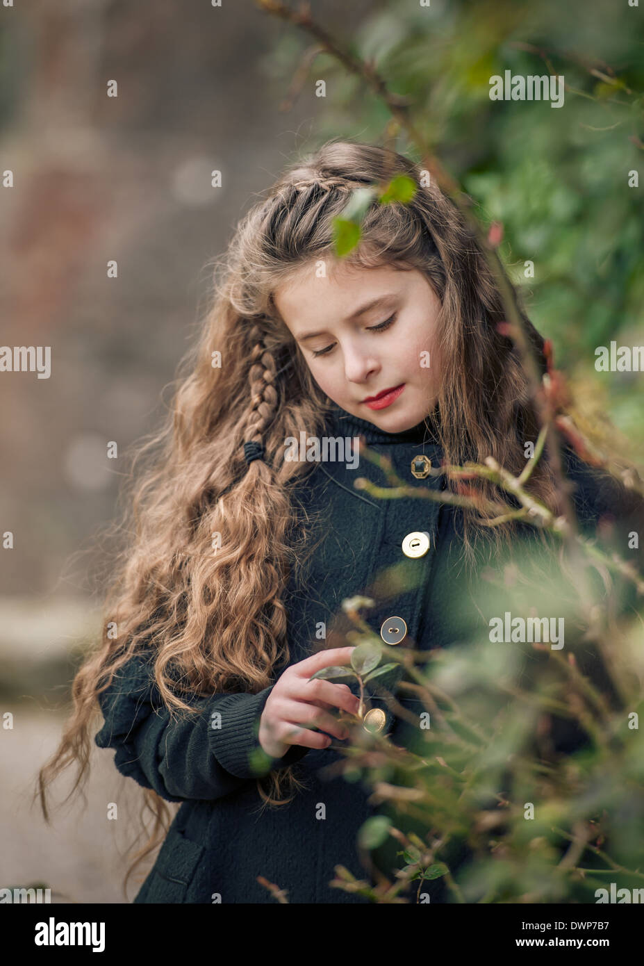 Victorian girl costume hi-res stock photography and images - Alamy