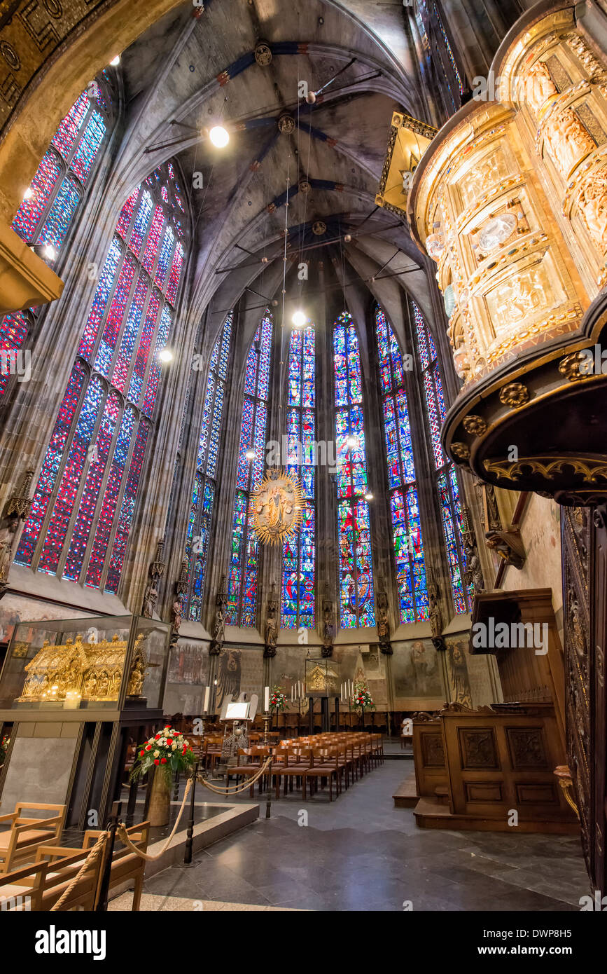 Aachen Cathedral Interior Stock Photos & Aachen Cathedral Interior ...