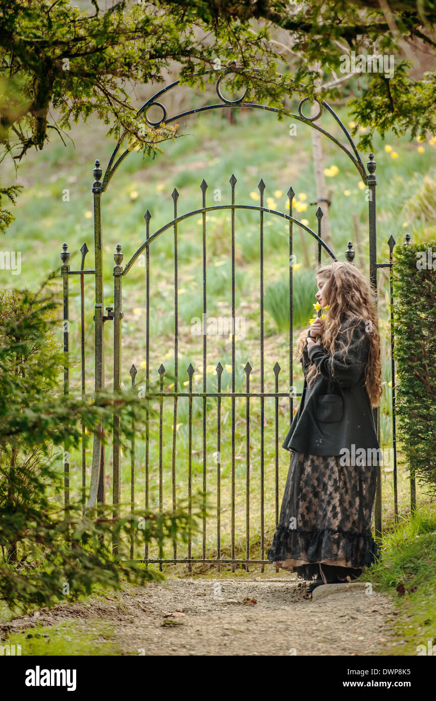 Black girl child full body hi-res stock photography and images - Alamy