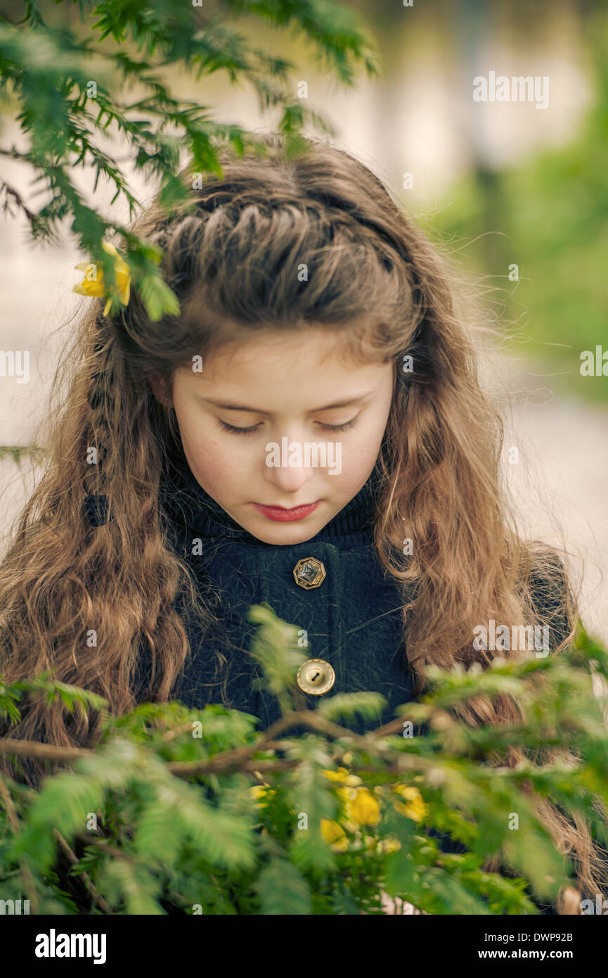 Child victorian costume hi-res stock photography and images - Alamy