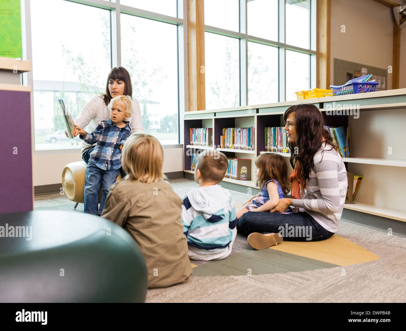 Teachers And Students In Library Stock Photo - Alamy