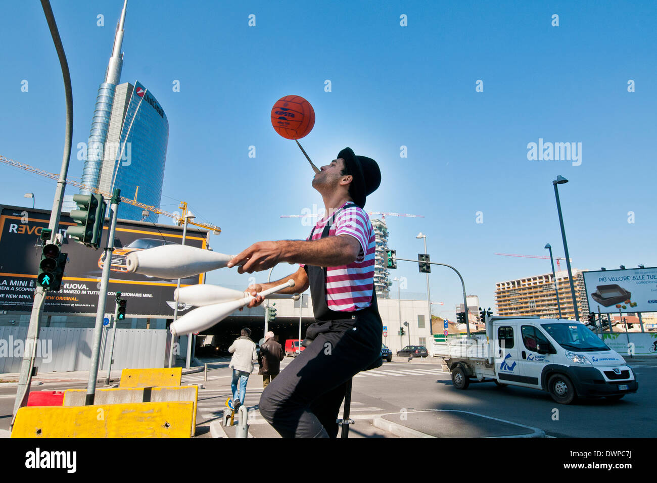 Juggler lights hi-res stock photography and images - Alamy