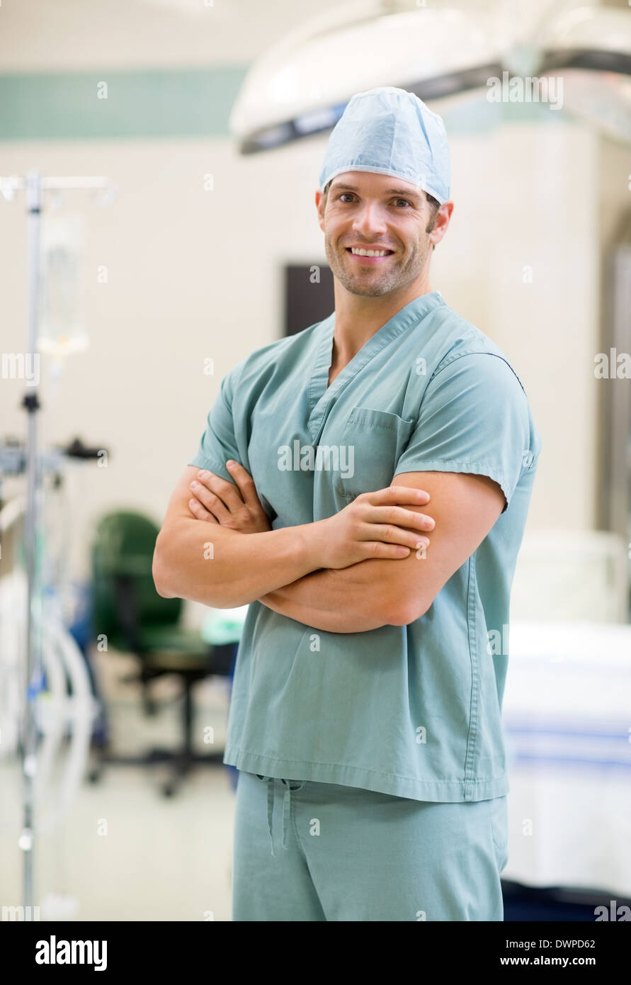 Smiling surgeon hi-res stock photography and images - Alamy