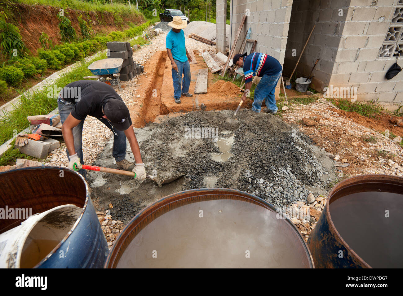 Masonry construction workers hi-res stock photography and images - Alamy