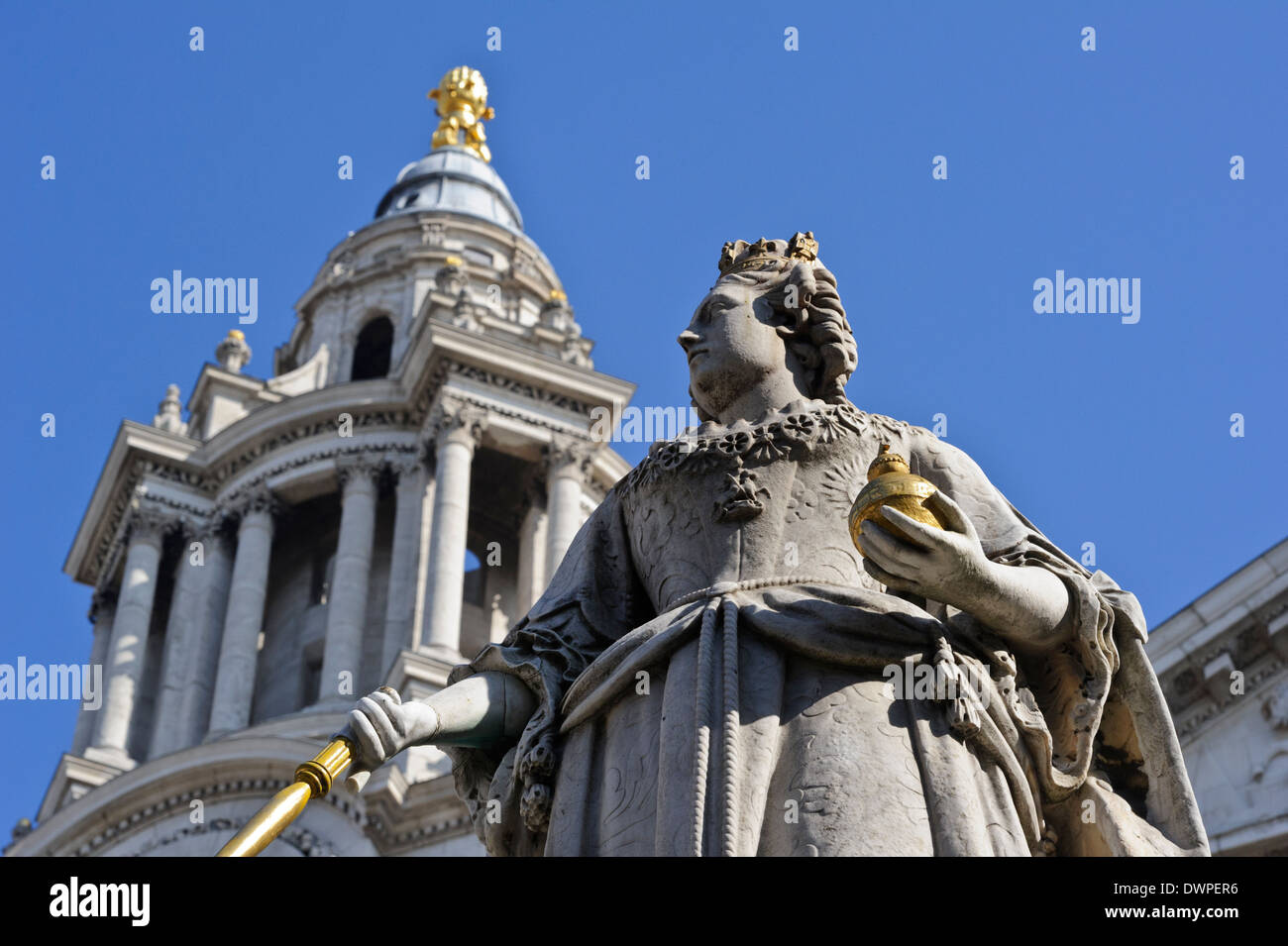 Giant Queen Anne Statue in front St Paul's Cathedral, London, England ...