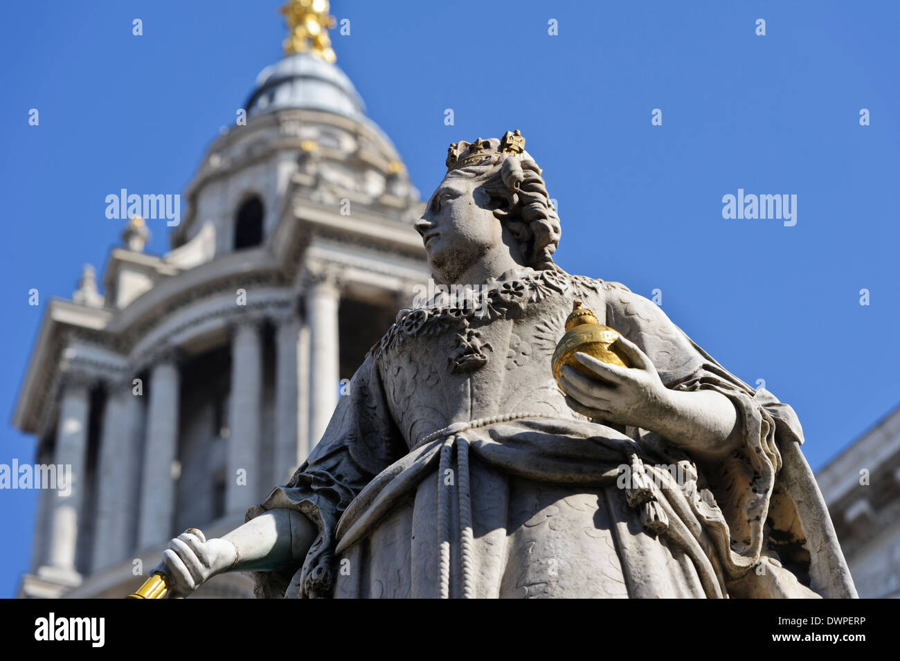 Queen Anne giant statue in front St Paul's Cathedral, London, England ...