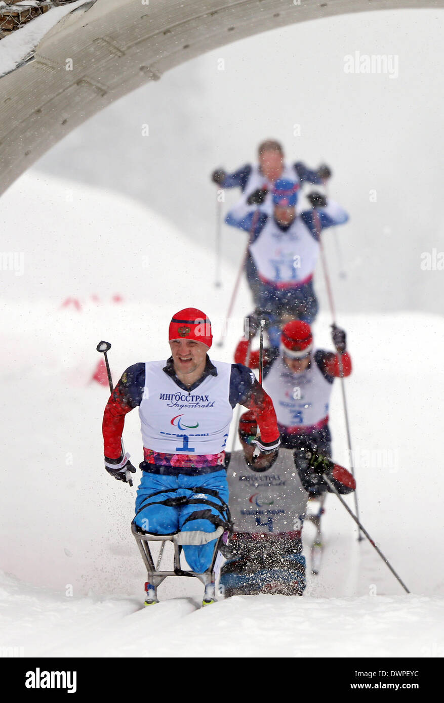 Roman Petushkov of Russia leads the pack in Men's 1km Sprint Sitting ...