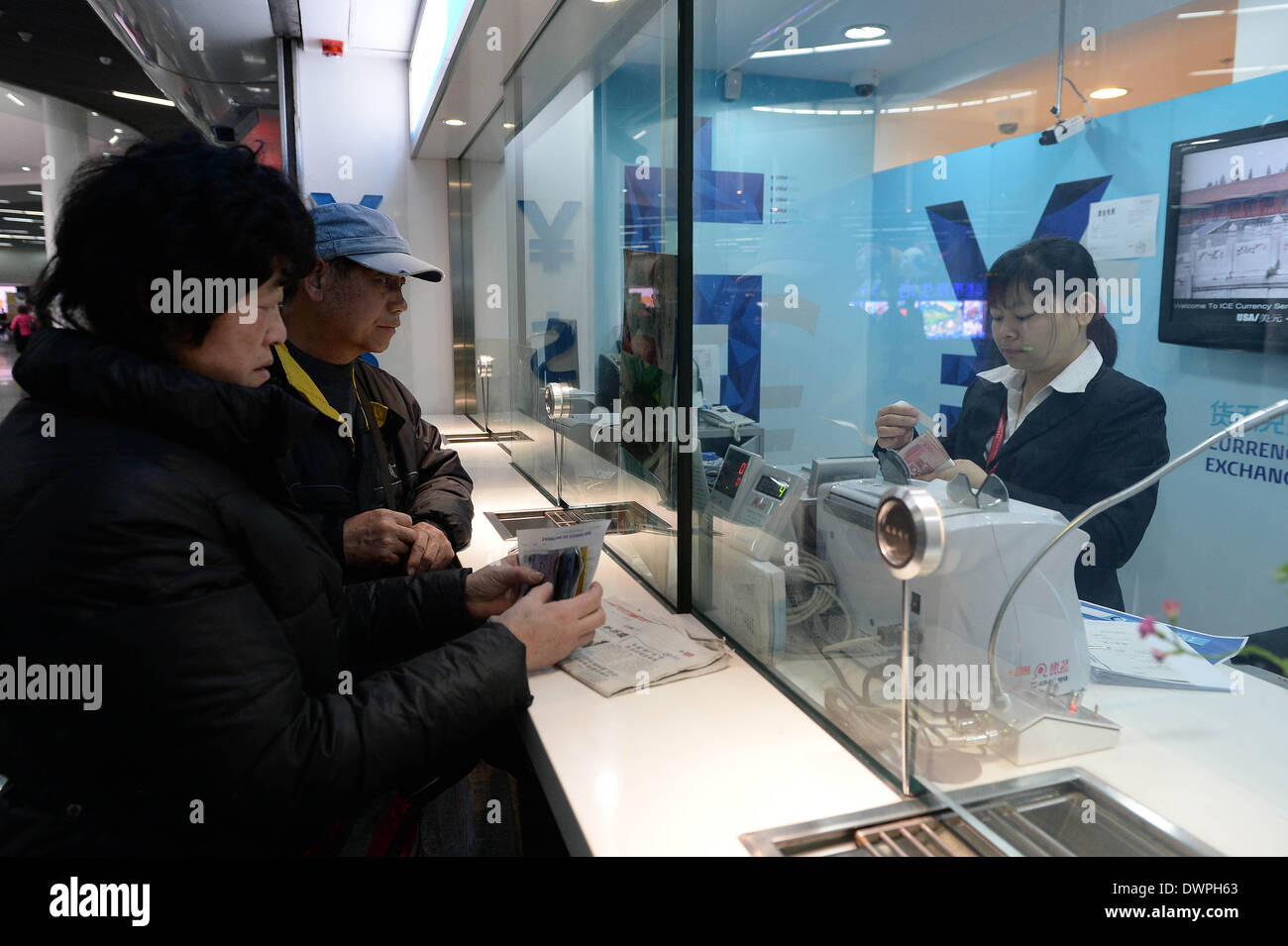 Currency exchange service hi-res stock photography and images - Alamy