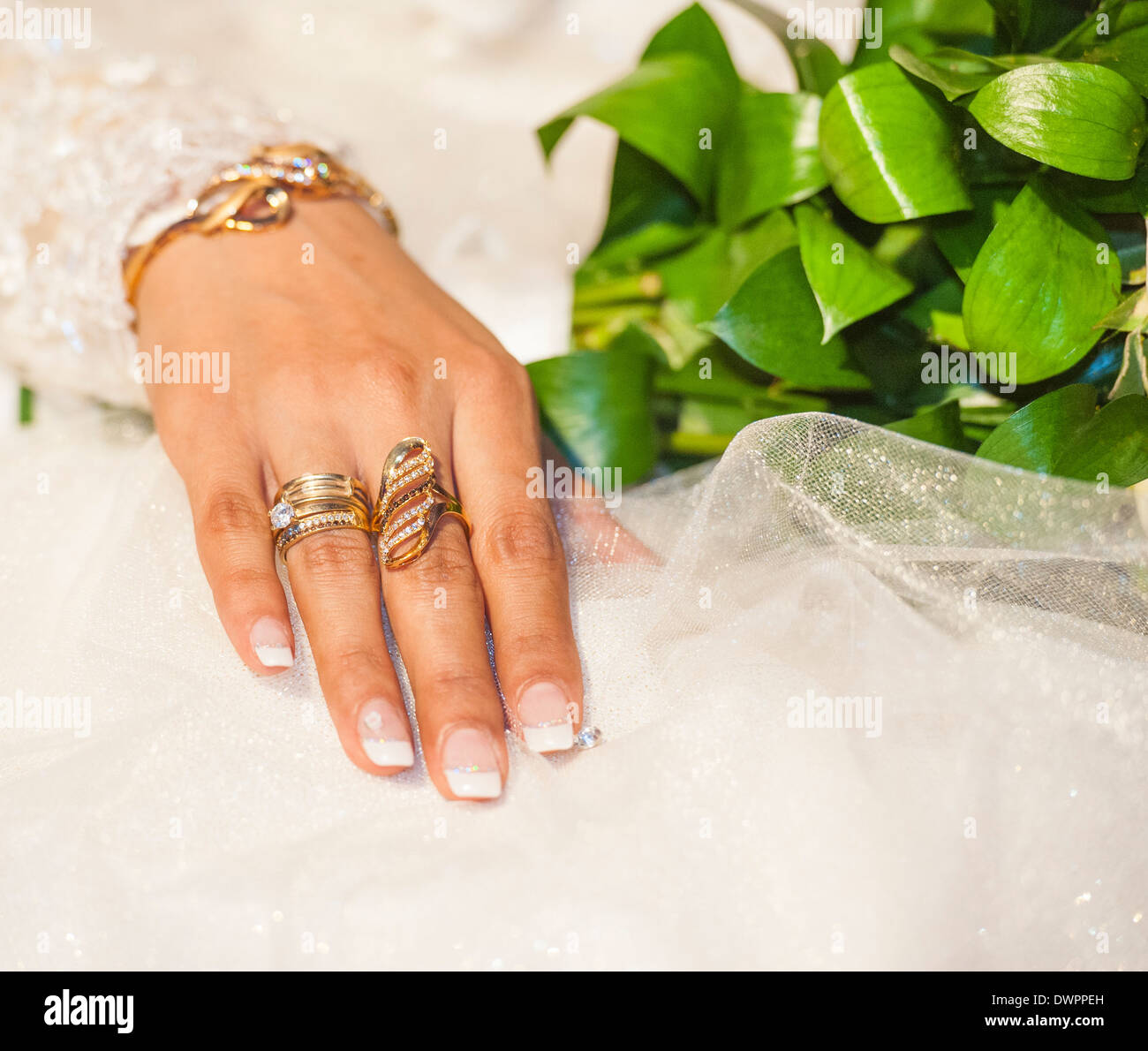 Wedding hand hi-res stock photography and images - Alamy