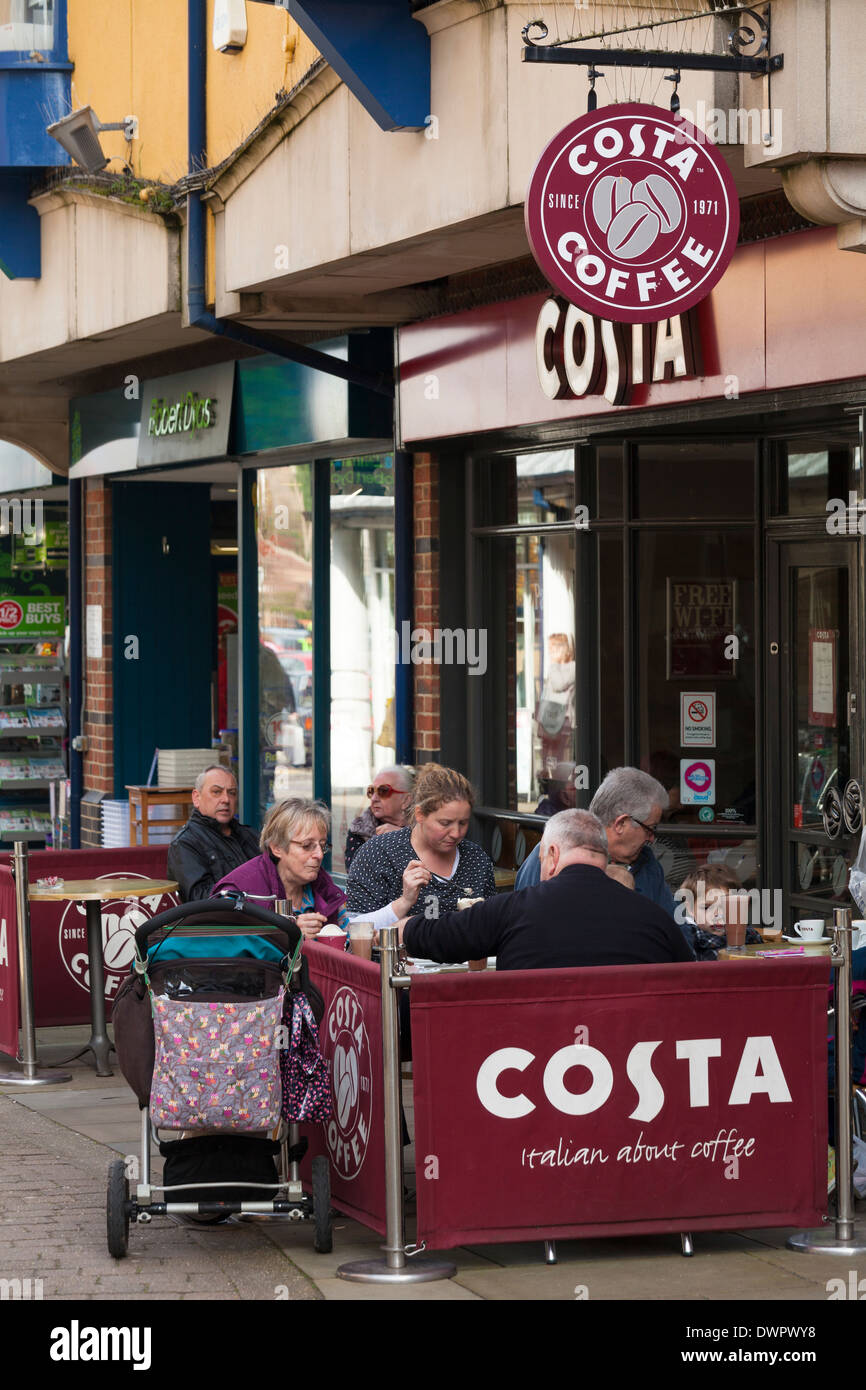 Customers sitting outside costa coffee hi-res stock photography and ...