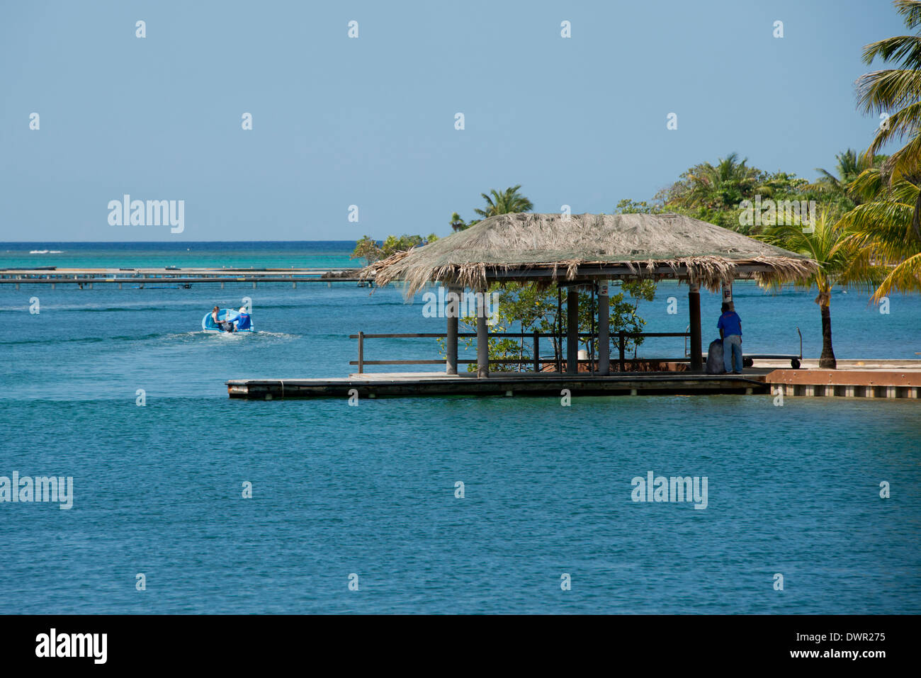 Honduras, Honduran Bay Islands, Roatan, Sandy Bay, Anthony's Key ...