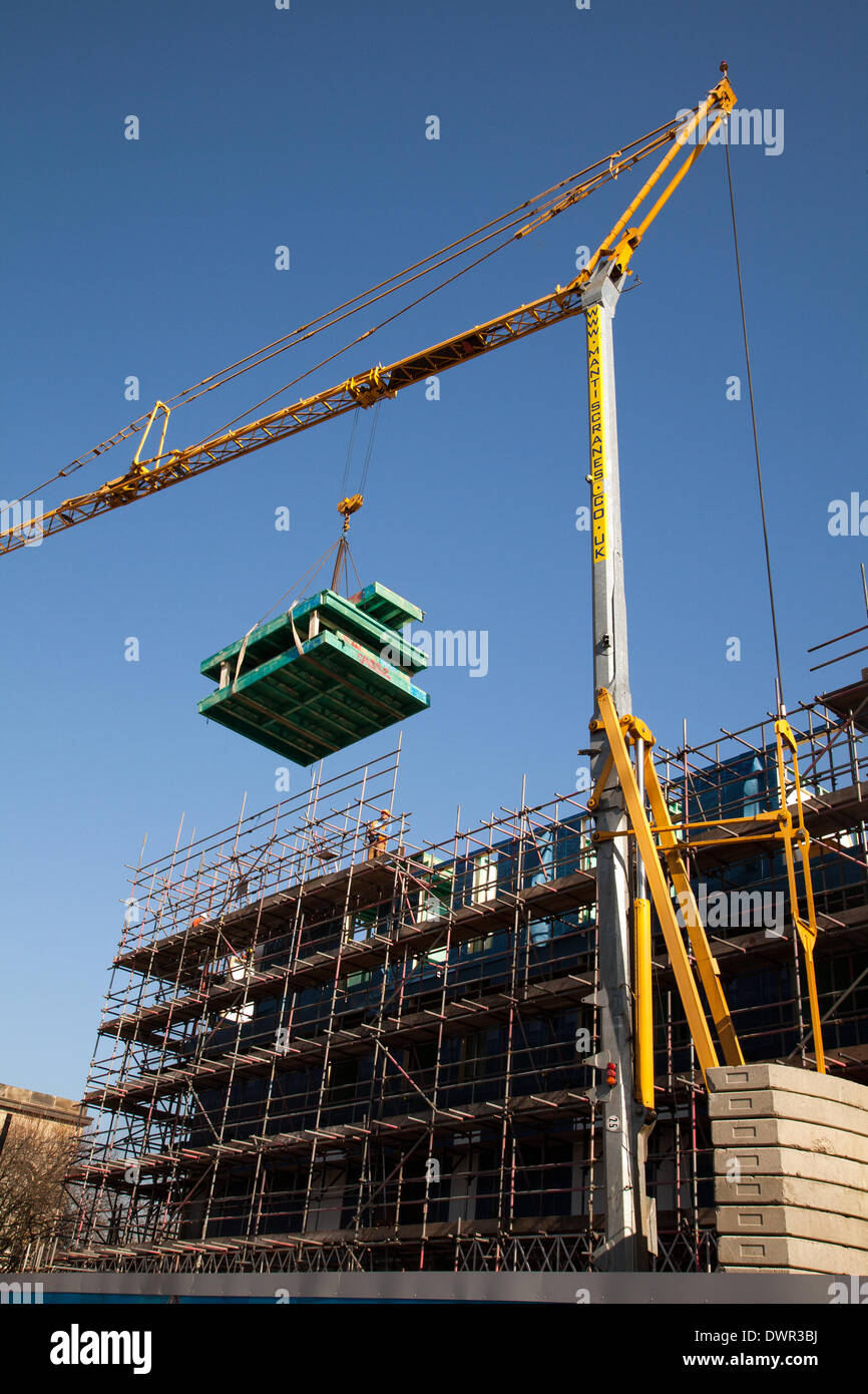 Self erecting tower crane hi-res stock photography and images - Alamy
