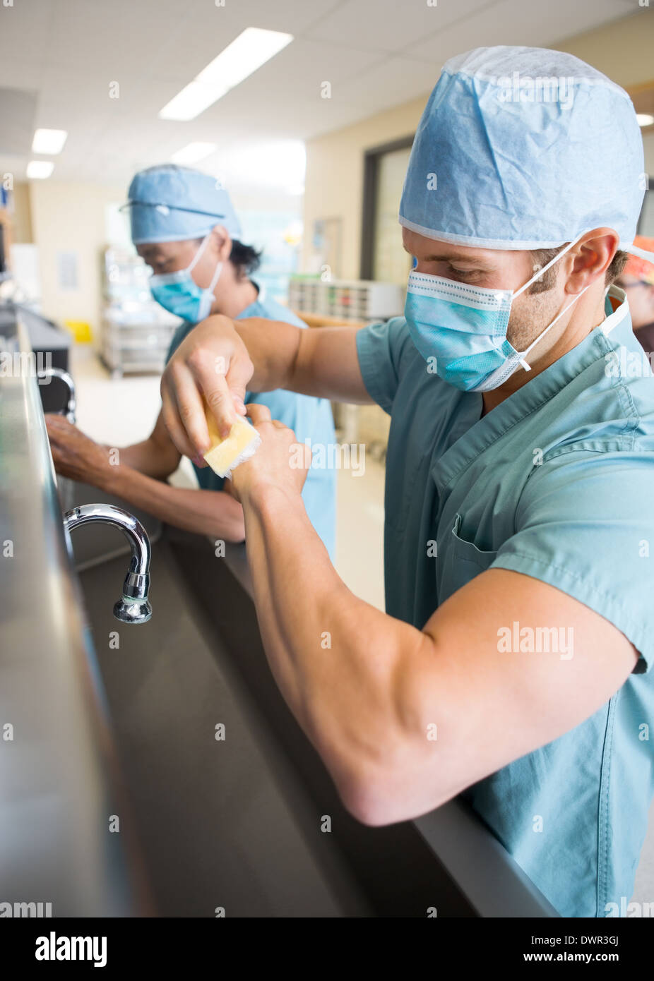 Doctor washing hands before surgery hi-res stock photography and images ...
